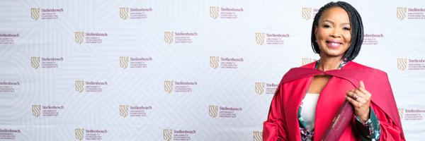 US-eregraad vir bekroonde akademikus, skrywer en genderaktivis ...